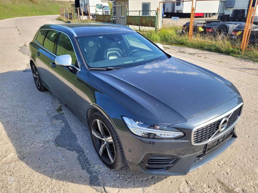 Grey Volvo V90 2017 in Vilnius, with an engine capacity of 1.97 L and mileage of 231 thousand km for 15250 €, photo 9 on AUTOMOTO.COM.LV