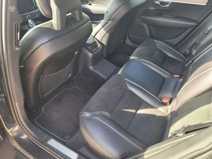 Grey Volvo V90 2017 in Vilnius, with an engine capacity of 1.97 L and mileage of 231 thousand km for 15250 €, photo 13 on AUTOMOTO.COM.LV