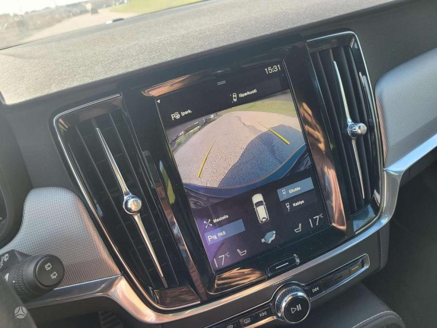 Grey Volvo V90 2017 in Vilnius, with an engine capacity of 1.97 L and mileage of 231 thousand km for 15250 €, photo 18 on AUTOMOTO.COM.LV