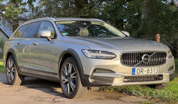 Grey Volvo V90 2017 in Jelgava, with an engine capacity of 2.00 L and mileage of 274 thousand km for 16650 €, photo 1 on AUTOMOTO.COM.LV