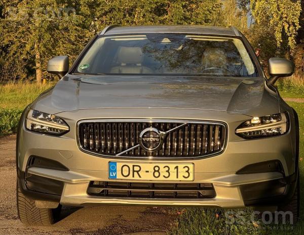 Grey Volvo V90 2017 in Jelgava, with an engine capacity of 2.00 L and mileage of 274 thousand km for 16650 €, photo 10 on AUTOMOTO.COM.LV
