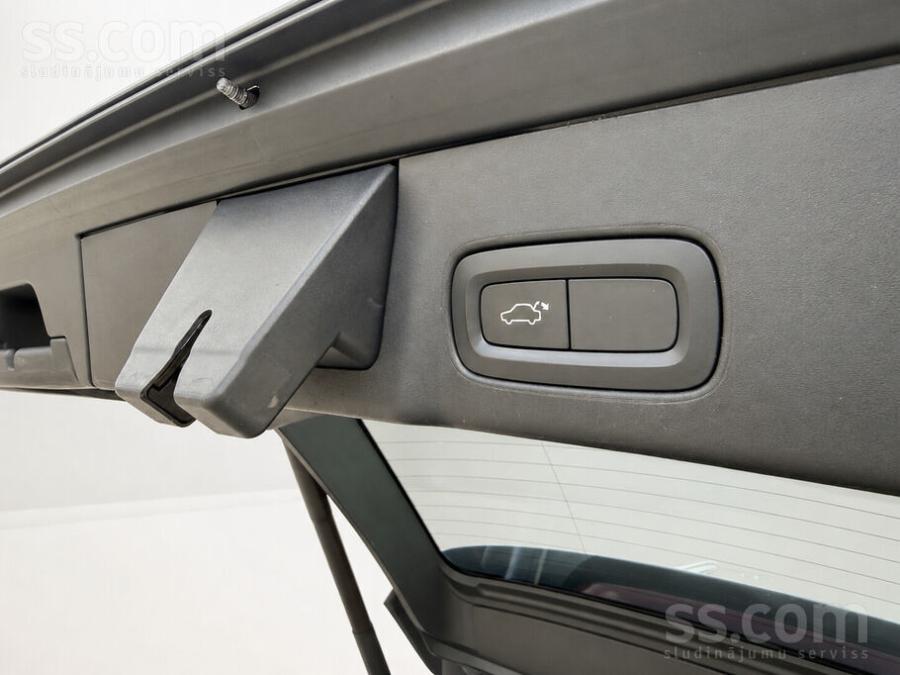 Pelēks Volvo V90 2017 Tukums, ar dzinēja tilpumu 2.00 L un nobraukumu 227 tūkst. km par 14990 €, foto 10 vietnē AUTOMOTO.COM.LV