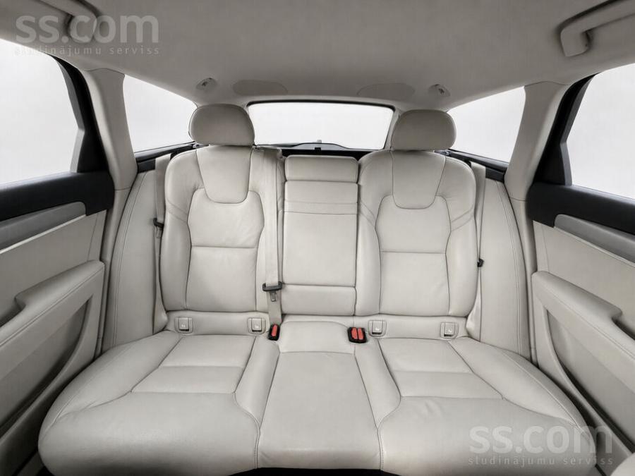 Pelēks Volvo V90 2017 Tukums, ar dzinēja tilpumu 2.00 L un nobraukumu 227 tūkst. km par 14990 €, foto 16 vietnē AUTOMOTO.COM.LV