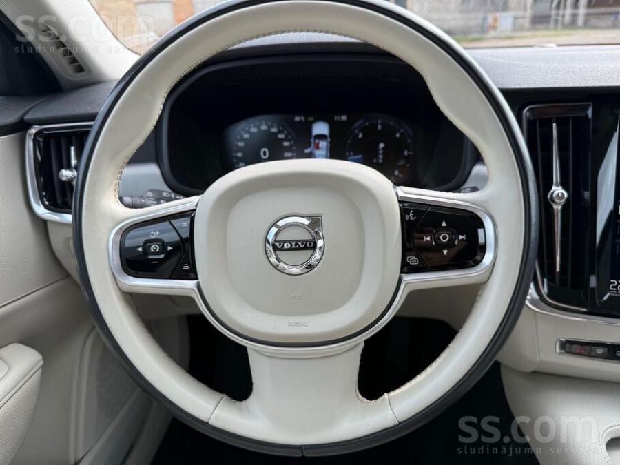 Pelēks Volvo V90 2017 Tukums, ar dzinēja tilpumu 2.00 L un nobraukumu 227 tūkst. km par 14990 €, foto 18 vietnē AUTOMOTO.COM.LV