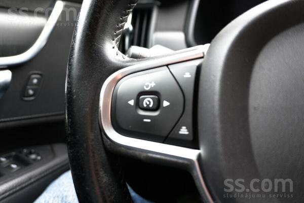 Grey Volvo V90 2017 in Riga, with an engine capacity of 2.00 L and mileage of 286 thousand km for 13790 €, photo 10 on AUTOMOTO.COM.LV