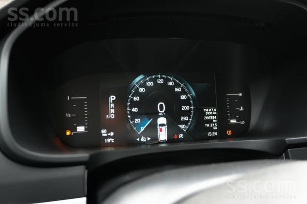 Grey Volvo V90 2017 in Riga, with an engine capacity of 2.00 L and mileage of 286 thousand km for 13790 €, photo 11 on AUTOMOTO.COM.LV
