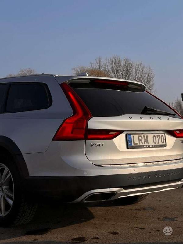 Pelēks Volvo V90 2018 Klaipėda, ar dzinēja tilpumu 1.97 L un nobraukumu 83 tūkst. km par 23500 €, foto 6 vietnē AUTOMOTO.COM.LV
