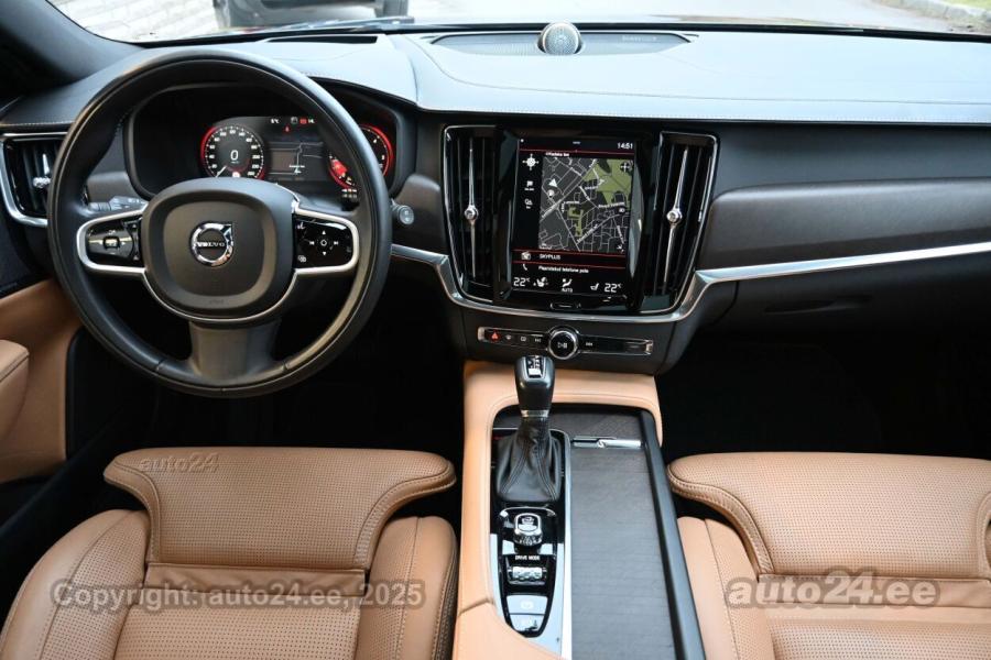 Pelēks Volvo V90 2018 Tallina, ar dzinēja tilpumu 2.00 L un nobraukumu 121 tūkst. km par 28880 €, foto 17 vietnē AUTOMOTO.COM.LV