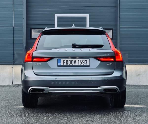 Pelēks Volvo V90 2018 Tallina, ar dzinēja tilpumu 2.00 L un nobraukumu 179 tūkst. km par 18999 €, foto 7 vietnē AUTOMOTO.COM.LV