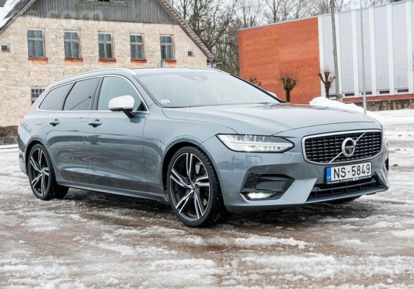 Grey Volvo V90 2018 in Cesis, with an engine capacity of 2.00 L and mileage of 0 thousand km for 23500 €, photo 3 on AUTOMOTO.COM.LV