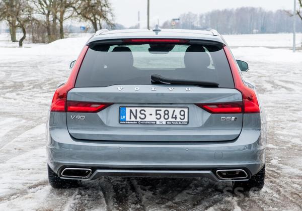 Grey Volvo V90 2018 in Cesis, with an engine capacity of 2.00 L and mileage of 0 thousand km for 23500 €, photo 7 on AUTOMOTO.COM.LV