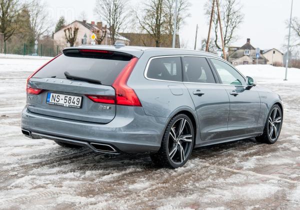 Grey Volvo V90 2018 in Cesis, with an engine capacity of 2.00 L and mileage of 0 thousand km for 23500 €, photo 8 on AUTOMOTO.COM.LV