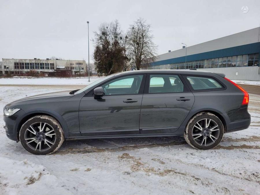 Grey Volvo V90 2018 in Alytus, with an engine capacity of 1.97 L and mileage of 383 thousand km for 16000 €, photo 3 on AUTOMOTO.COM.LV