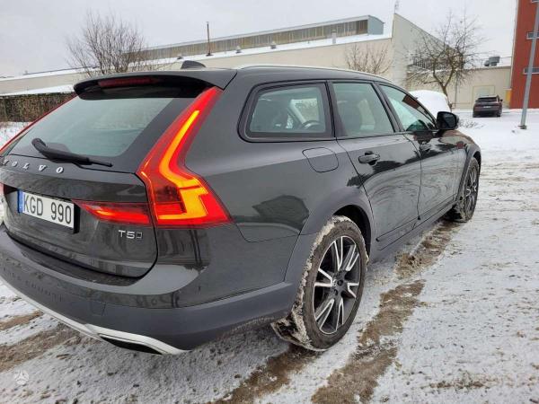 Grey Volvo V90 2018 in Alytus, with an engine capacity of 1.97 L and mileage of 383 thousand km for 16000 €, photo 6 on AUTOMOTO.COM.LV