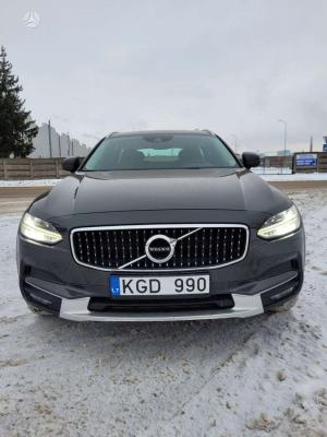 Grey Volvo V90 2018 in Alytus, with an engine capacity of 1.97 L and mileage of 383 thousand km for 16000 €, photo 7 on AUTOMOTO.COM.LV