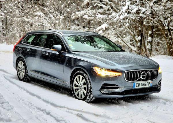 Grey Volvo V90 2018 in Vilnius, with an engine capacity of 1.97 L and mileage of 298 thousand km for 13300 €, photo 1 on AUTOMOTO.COM.LV