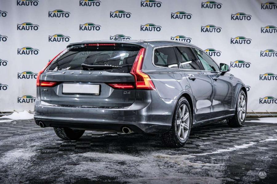 Grey Volvo V90 2018 in Kaunas, with an engine capacity of 2.00 L and mileage of 285 thousand km for 15490 €, photo 3 on AUTOMOTO.COM.LV