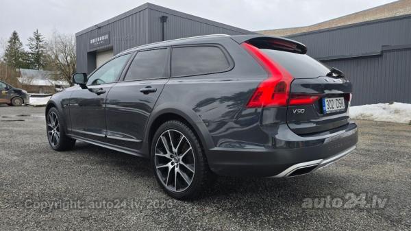 Grey Volvo V90 2018 in Tallinn, with an engine capacity of 2.00 L and mileage of 161 thousand km for 29300 €, photo 4 on AUTOMOTO.COM.LV