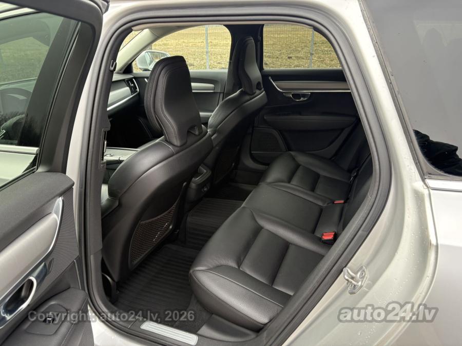 Grey Volvo V90 2018 in Tallinn, with an engine capacity of 2.00 L and mileage of 205 thousand km for 21900 €, photo 13 on AUTOMOTO.COM.LV
