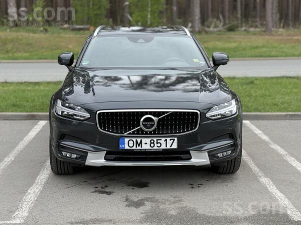 Grey Volvo V90 2018 in Riga, with an engine capacity of 2.00 L and mileage of 151 thousand km for 24750 €, photo 2 on AUTOMOTO.COM.LV