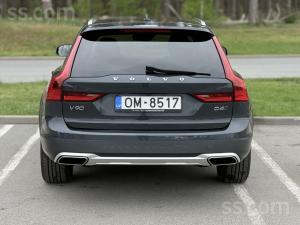 Grey Volvo V90 2018 in Riga, with an engine capacity of 2.00 L and mileage of 151 thousand km for 24750 €, photo 8 on AUTOMOTO.COM.LV