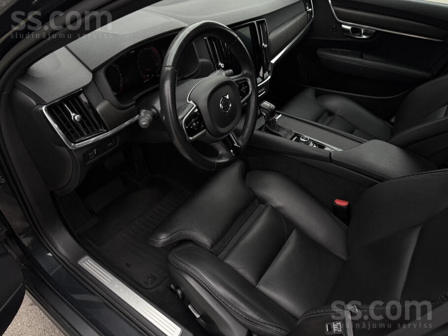 Grey Volvo V90 2018 in Riga, with an engine capacity of 2.00 L and mileage of 151 thousand km for 24750 €, photo 10 on AUTOMOTO.COM.LV