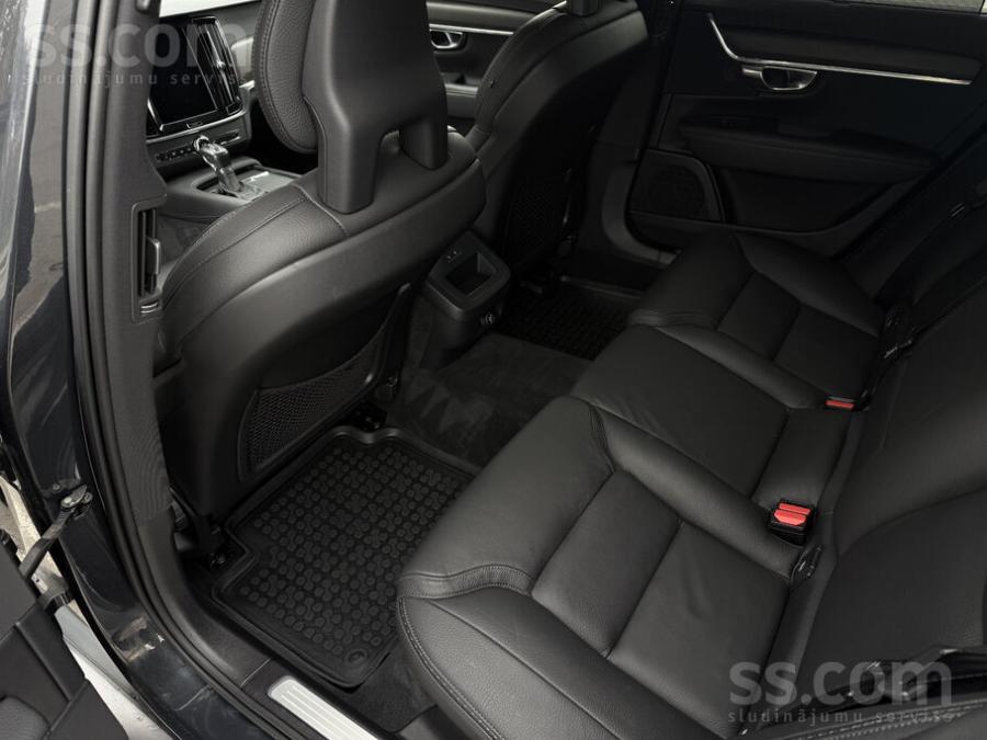 Grey Volvo V90 2018 in Riga, with an engine capacity of 2.00 L and mileage of 151 thousand km for 24750 €, photo 11 on AUTOMOTO.COM.LV