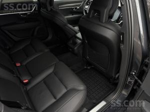 Grey Volvo V90 2018 in Riga, with an engine capacity of 2.00 L and mileage of 151 thousand km for 24750 €, photo 12 on AUTOMOTO.COM.LV