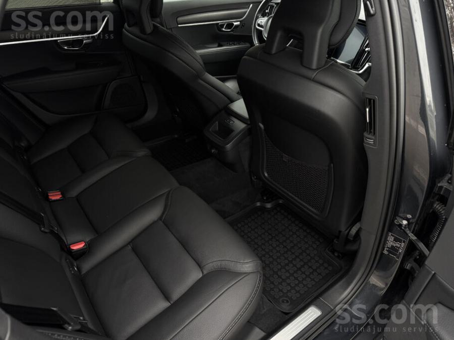Grey Volvo V90 2018 in Riga, with an engine capacity of 2.00 L and mileage of 151 thousand km for 24750 €, photo 12 on AUTOMOTO.COM.LV
