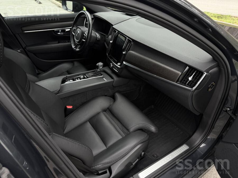 Grey Volvo V90 2018 in Riga, with an engine capacity of 2.00 L and mileage of 151 thousand km for 24750 €, photo 13 on AUTOMOTO.COM.LV