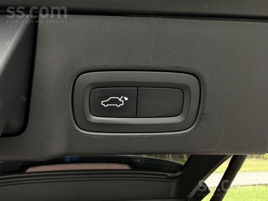 Grey Volvo V90 2018 in Riga, with an engine capacity of 2.00 L and mileage of 151 thousand km for 24750 €, photo 26 on AUTOMOTO.COM.LV
