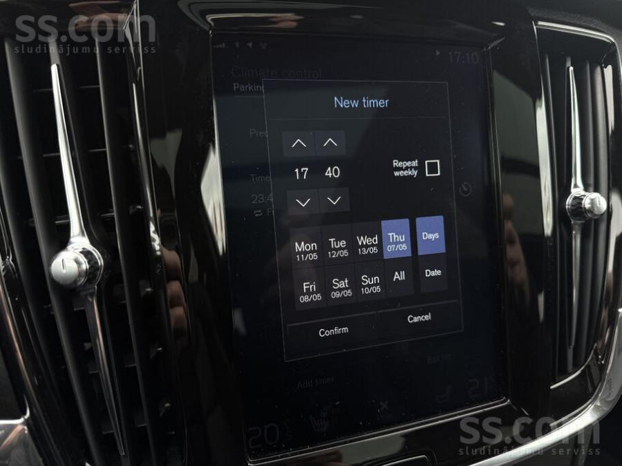 Grey Volvo V90 2018 in Riga, with an engine capacity of 2.00 L and mileage of 151 thousand km for 24750 €, photo 27 on AUTOMOTO.COM.LV