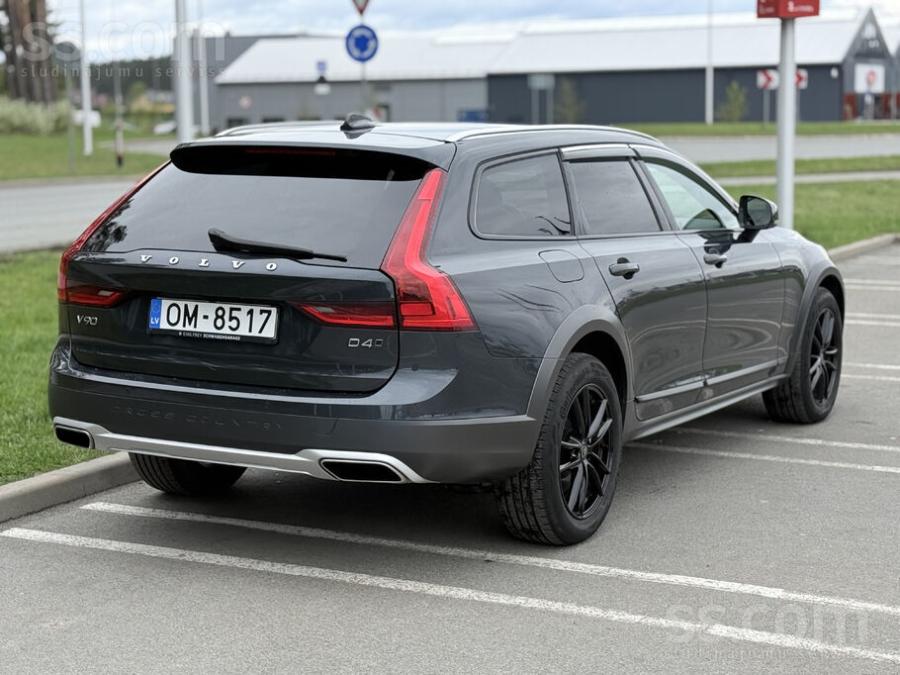 Grey Volvo V90 2018 in Riga, with an engine capacity of 2.00 L and mileage of 151 thousand km for 24750 €, photo 33 on AUTOMOTO.COM.LV
