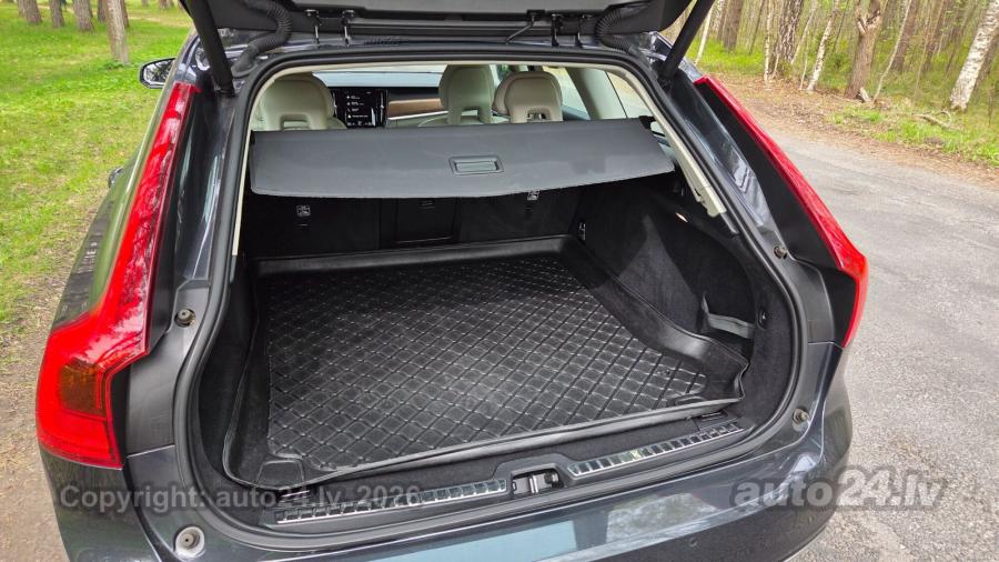 Pelēks Volvo V90 2018 Tallina, ar dzinēja tilpumu 2.00 L un nobraukumu 240 tūkst. km par 16990 €, foto 9 vietnē AUTOMOTO.COM.LV