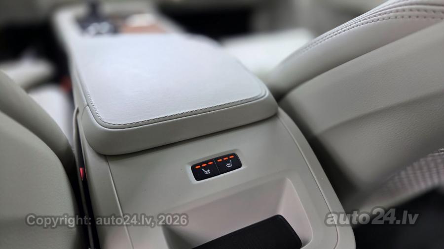 Pelēks Volvo V90 2018 Tallina, ar dzinēja tilpumu 2.00 L un nobraukumu 240 tūkst. km par 16990 €, foto 16 vietnē AUTOMOTO.COM.LV