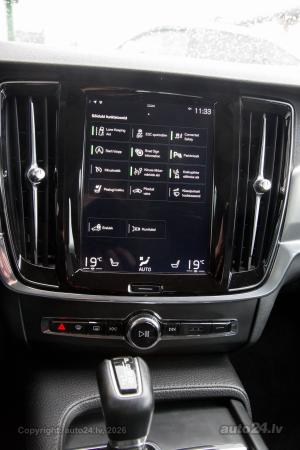 Pelēks Volvo V90 2018 Tallina, ar dzinēja tilpumu 2.00 L un nobraukumu 207 tūkst. km par 14990 €, foto 13 vietnē AUTOMOTO.COM.LV