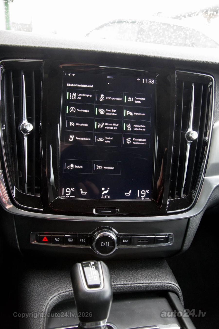 Pelēks Volvo V90 2018 Tallina, ar dzinēja tilpumu 2.00 L un nobraukumu 207 tūkst. km par 14990 €, foto 13 vietnē AUTOMOTO.COM.LV
