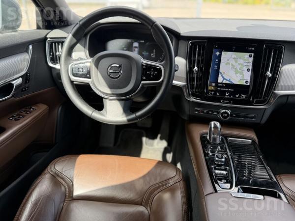 Grey Volvo V90 2018 in Riga, with an engine capacity of 2.00 L and mileage of 157 thousand km for 19990 €, photo 4 on AUTOMOTO.COM.LV