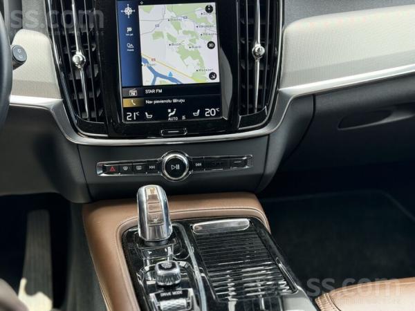 Grey Volvo V90 2018 in Riga, with an engine capacity of 2.00 L and mileage of 157 thousand km for 19990 €, photo 6 on AUTOMOTO.COM.LV