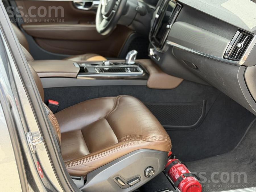 Pelēks Volvo V90 2018 Rīga, ar dzinēja tilpumu 2.00 L un nobraukumu 157 tūkst. km par 19990 €, foto 12 vietnē AUTOMOTO.COM.LV