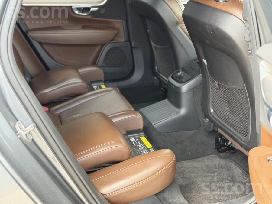 Pelēks Volvo V90 2018 Rīga, ar dzinēja tilpumu 2.00 L un nobraukumu 157 tūkst. km par 19990 €, foto 14 vietnē AUTOMOTO.COM.LV