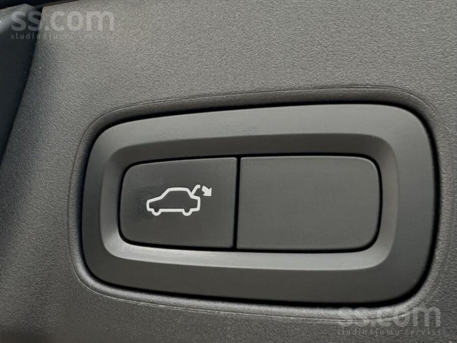 Pelēks Volvo V90 2018 Jelgava, ar dzinēja tilpumu 2.00 L un nobraukumu 220 tūkst. km par 18300 €, foto 14 vietnē AUTOMOTO.COM.LV