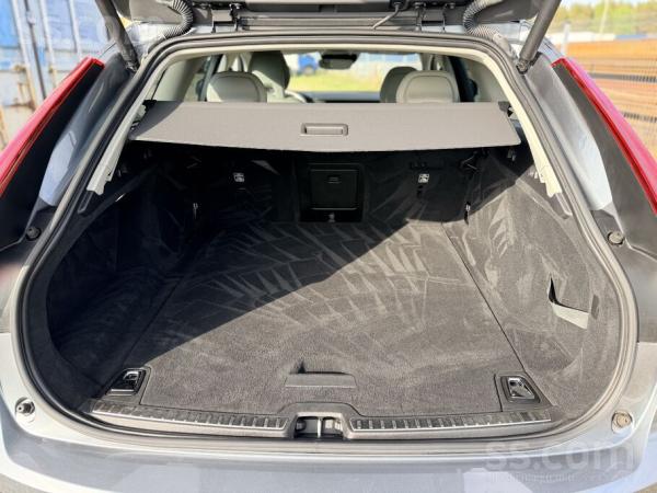 Pelēks Volvo V90 2018 Rīga, ar dzinēja tilpumu 2.00 L un nobraukumu 215 tūkst. km par 18995 €, foto 5 vietnē AUTOMOTO.COM.LV