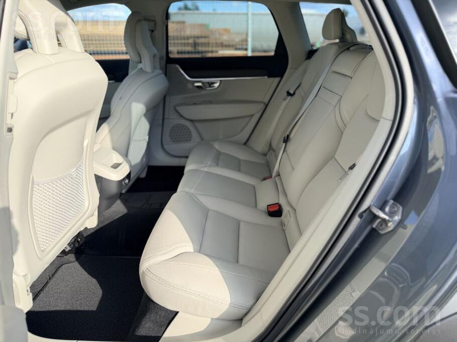 Pelēks Volvo V90 2018 Rīga, ar dzinēja tilpumu 2.00 L un nobraukumu 215 tūkst. km par 18995 €, foto 9 vietnē AUTOMOTO.COM.LV