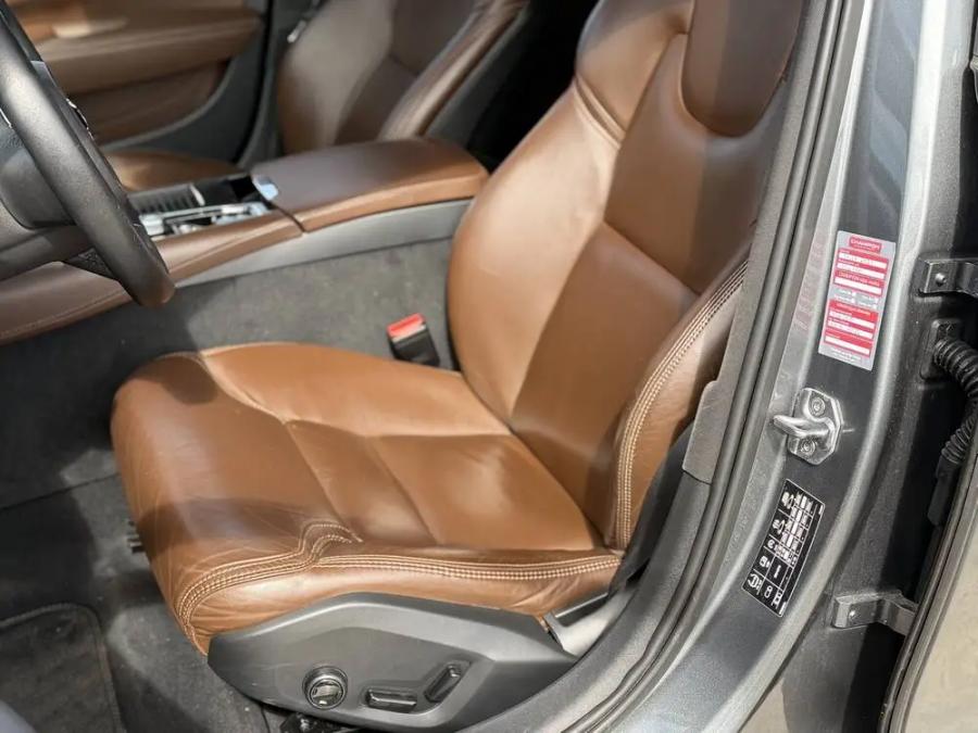 Pelēks Volvo V90 2018 Rīga, ar dzinēja tilpumu 2.00 L un nobraukumu 157 tūkst. km par 19990 €, foto 14 vietnē AUTOMOTO.COM.LV