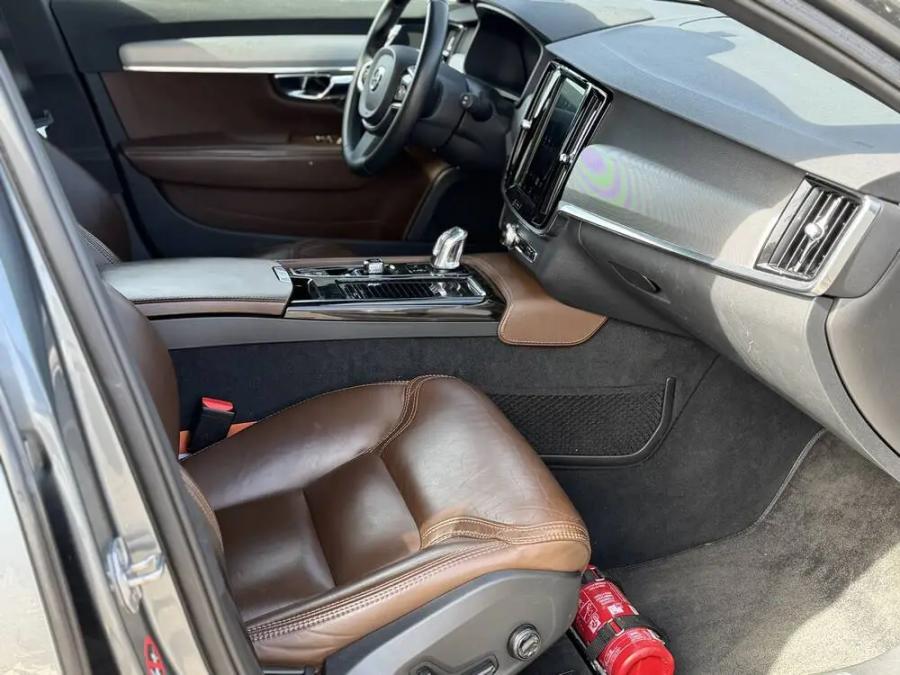 Pelēks Volvo V90 2018 Rīga, ar dzinēja tilpumu 2.00 L un nobraukumu 157 tūkst. km par 19990 €, foto 16 vietnē AUTOMOTO.COM.LV