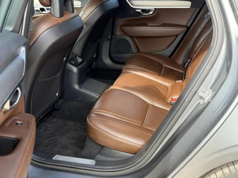 Pelēks Volvo V90 2018 Rīga, ar dzinēja tilpumu 2.00 L un nobraukumu 157 tūkst. km par 19990 €, foto 17 vietnē AUTOMOTO.COM.LV
