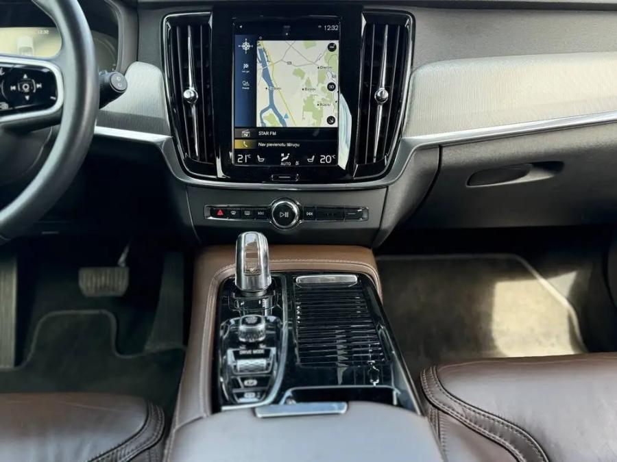 Pelēks Volvo V90 2018 Rīga, ar dzinēja tilpumu 2.00 L un nobraukumu 157 tūkst. km par 19990 €, foto 19 vietnē AUTOMOTO.COM.LV