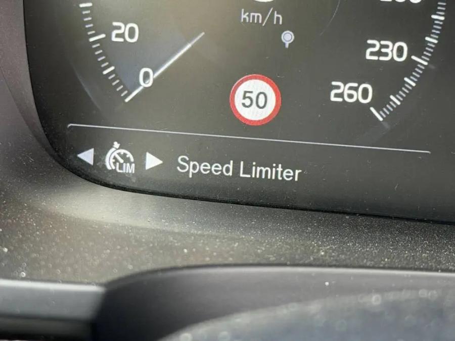 Pelēks Volvo V90 2018 Rīga, ar dzinēja tilpumu 2.00 L un nobraukumu 157 tūkst. km par 19990 €, foto 23 vietnē AUTOMOTO.COM.LV