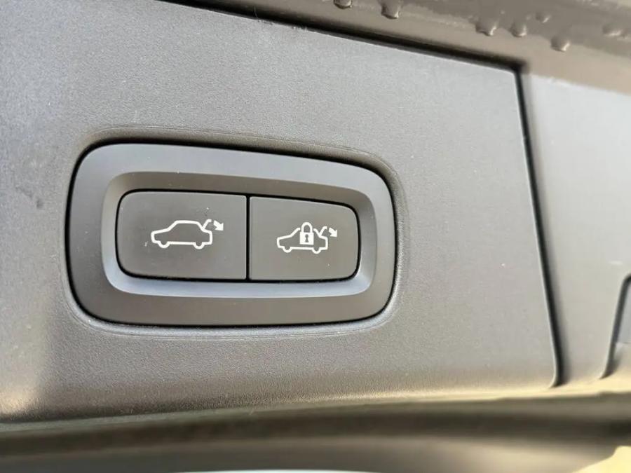 Pelēks Volvo V90 2018 Rīga, ar dzinēja tilpumu 2.00 L un nobraukumu 157 tūkst. km par 19990 €, foto 25 vietnē AUTOMOTO.COM.LV